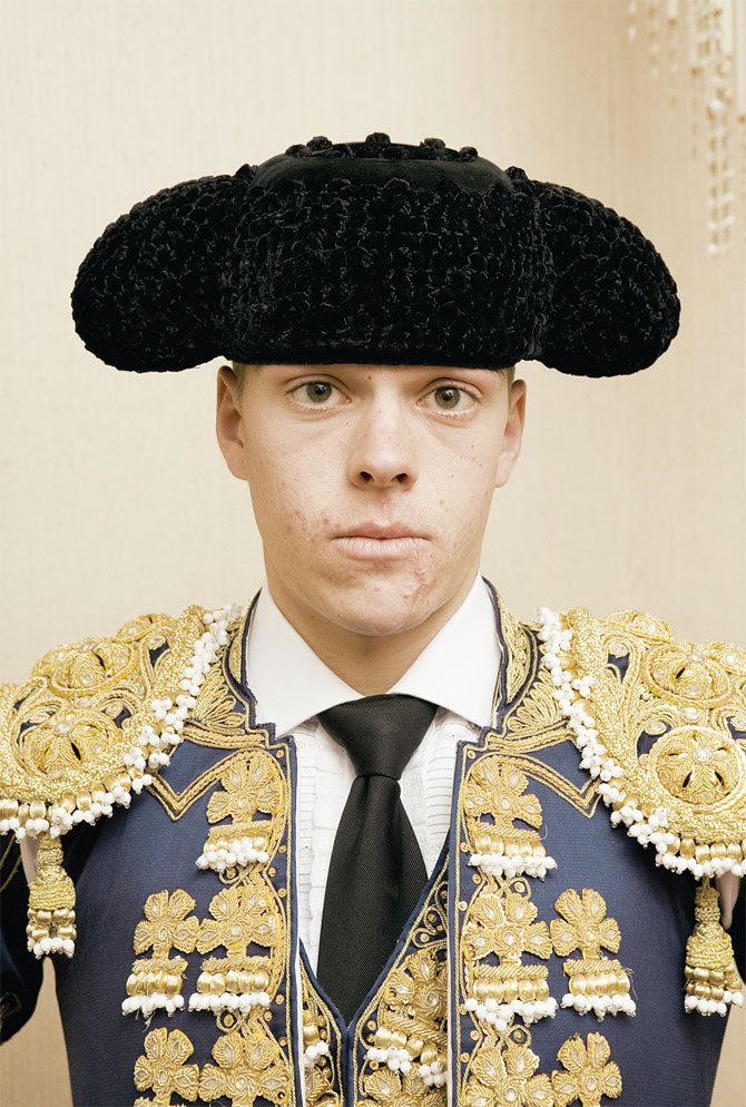 HABILLÉS POUR TUER – Antonio López Fuentes est le couturier préféré des ...